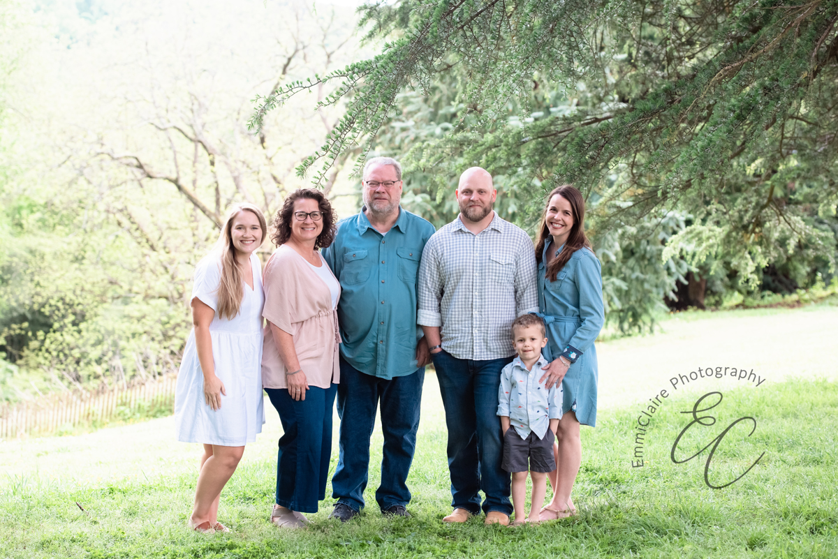 Edgar Family Portrait Session | emmiclaire.com